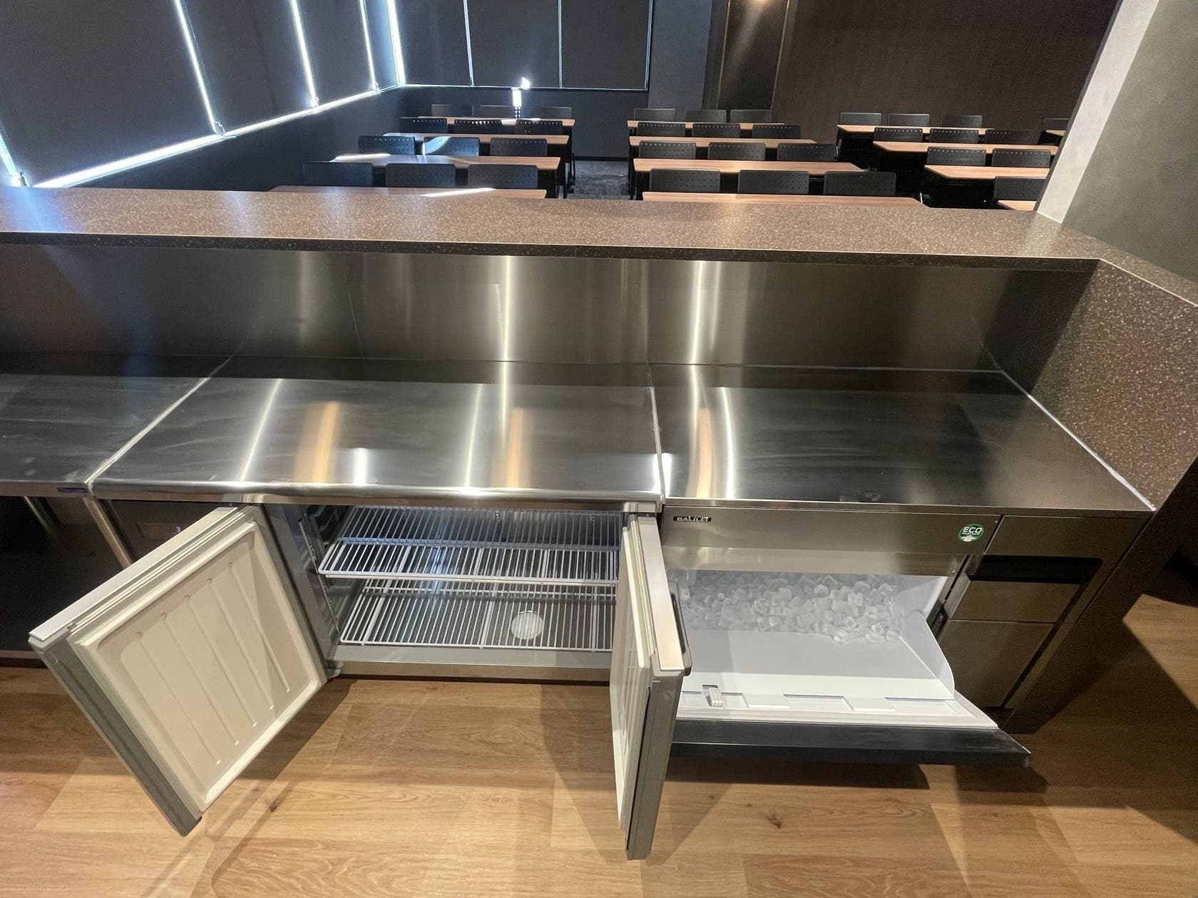 TS新橋5F【新橋駅 徒歩1分】セミナー 研修 パーティー ♥控室あり！ 飲食 OK 無料WiFi 駅近★の写真11