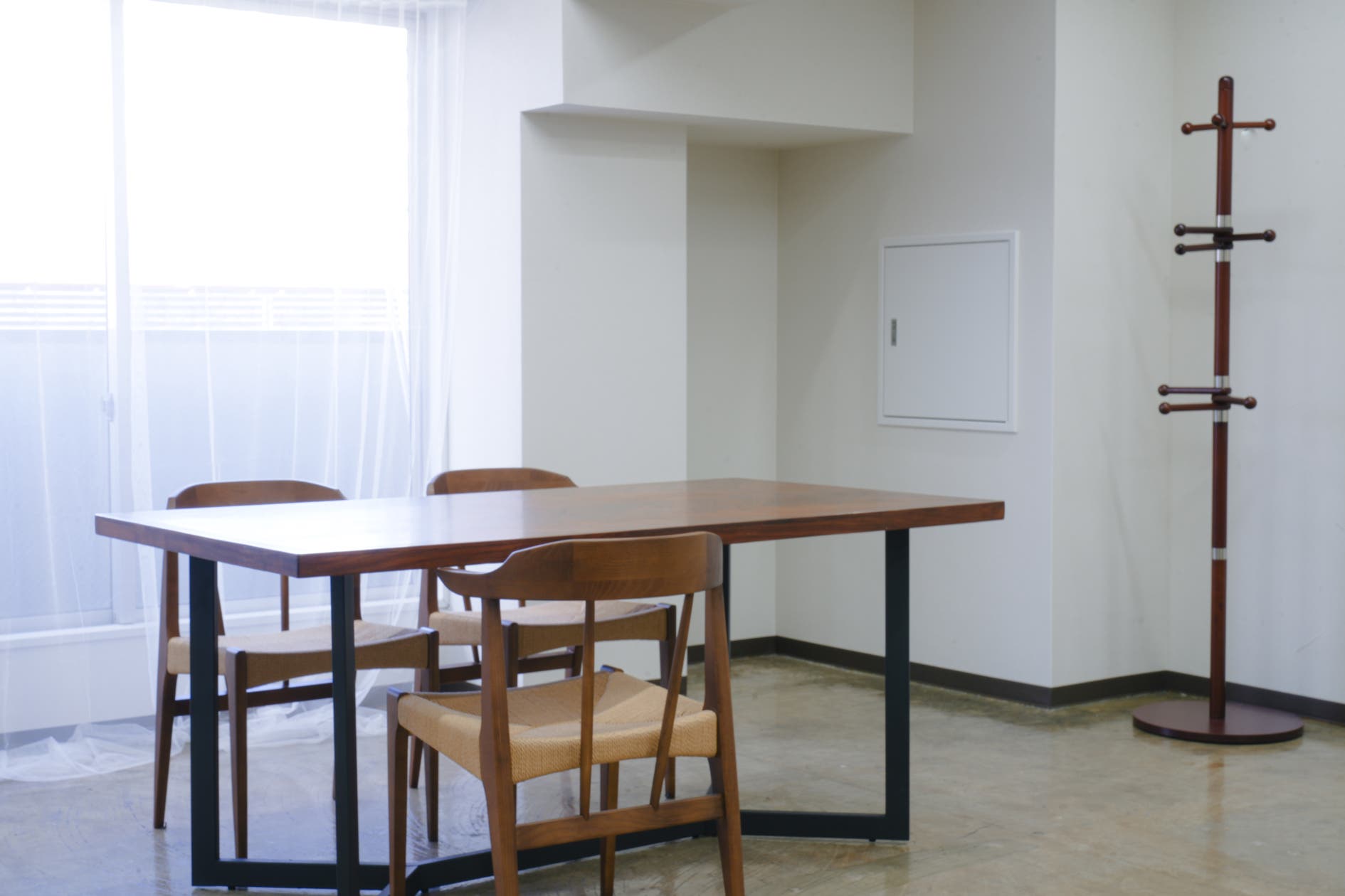 上前津駅から徒歩9分　自然光・コンクリ床・白壁・什器【 アパレル｜撮影｜POP UP 】無機質で広々した空間。【 スペースA 】の写真8