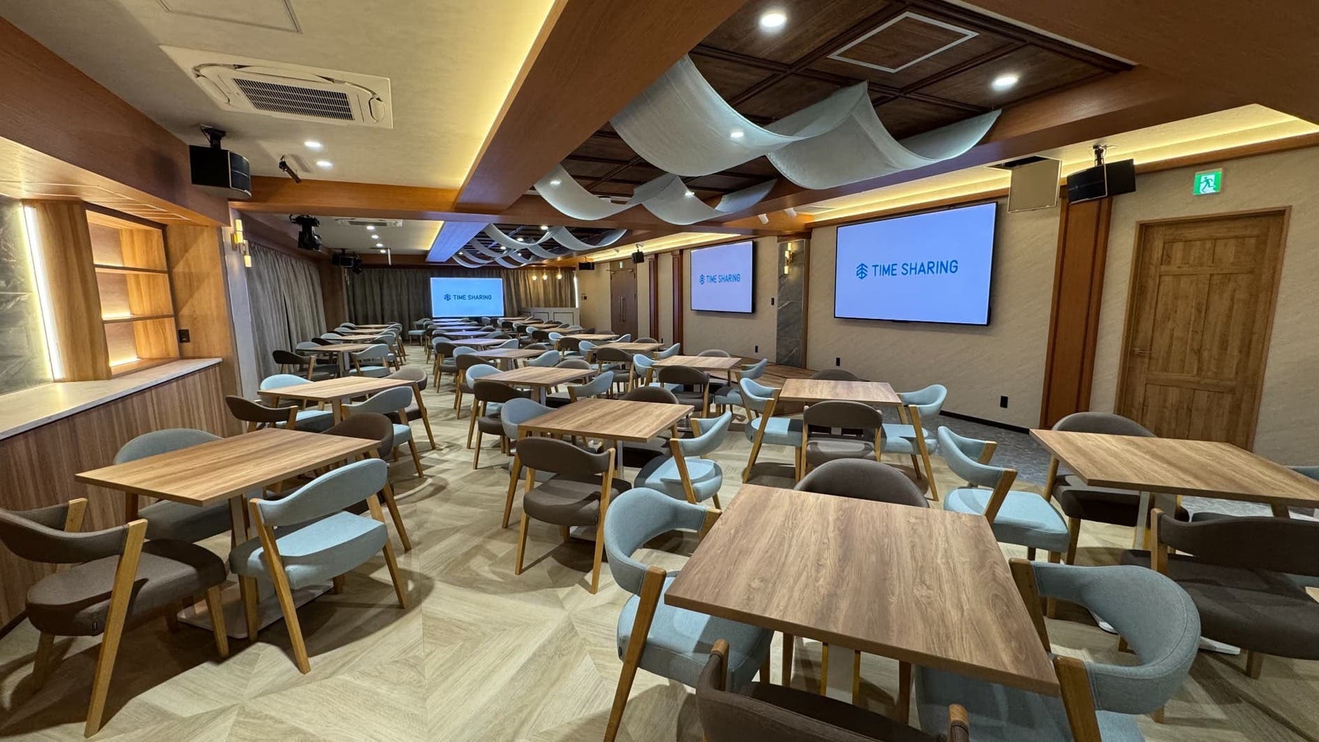 グレパ新橋7F【新橋駅 徒歩1分】パーティ イベント 撮影 ♥控室あり！ 飲食 OK 無料WiFi 駅近★の写真1