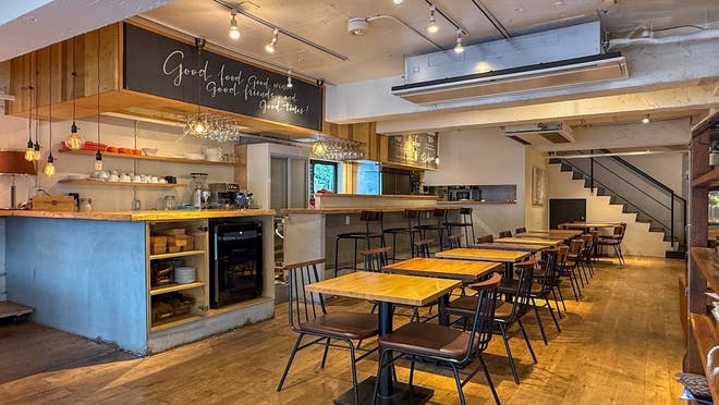 【渋谷・表参道・青山】 レンガ壁の外観が特徴的な路面実店舗カフェ。動画やスチール撮影など様々な用途に使えるレンタルスペース。の写真2