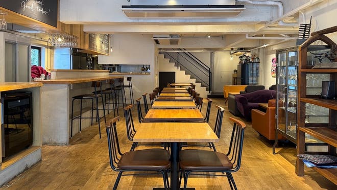 【渋谷・表参道・青山】 レンガ壁の外観が特徴的な路面実店舗カフェ。動画やスチール撮影など様々な用途に使えるレンタルスペース。の写真3