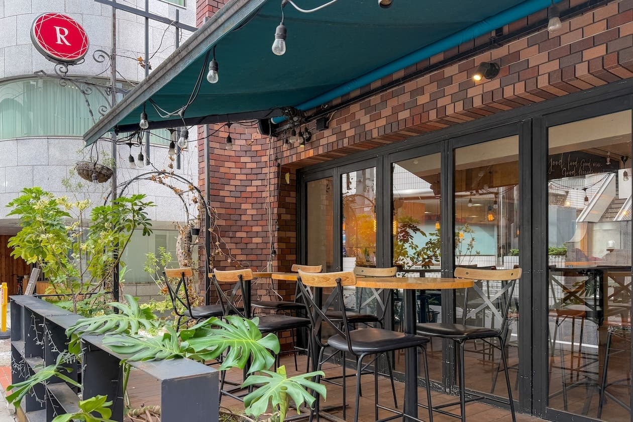 【渋谷・表参道・青山】 レンガ壁の外観が特徴的な路面実店舗カフェ。動画やスチール撮影など様々な用途に使えるレンタルスペース。の写真6