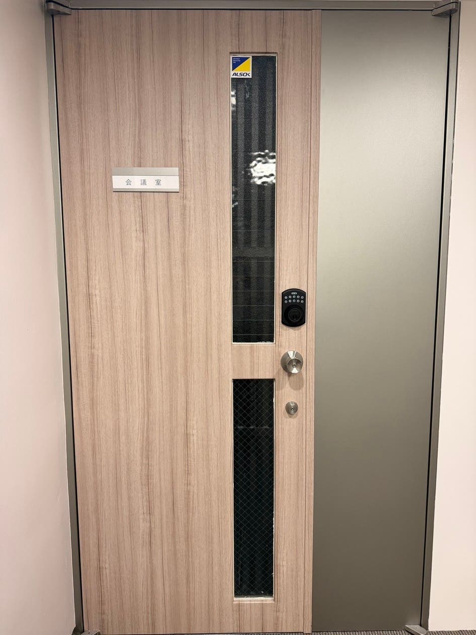 【博多駅徒歩7分】オフィス内ビルの完全個室】駐車場1台無料・WIFi無料・ホワイトボード・モニター無料！博多駅JSビル貸会議室の写真8