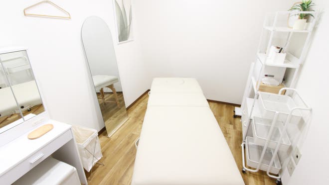 【OPEN記念価格】青葉台駅3分✨白を基調とした清潔感がある24時間利用できるレンタルサロンです🌱の写真1