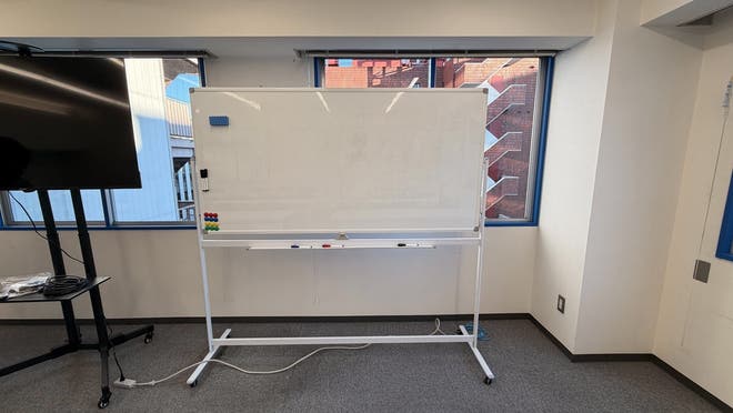【NEW OPEN!】セミナー・研修に最適!モニター・司会台・ホワイトボード付き/~27名 Room Aの写真3