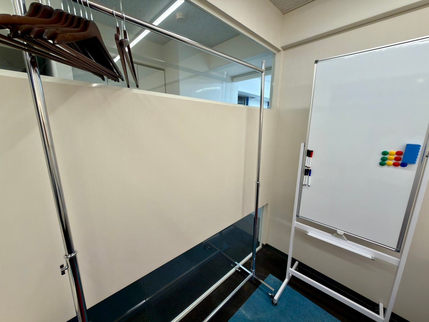 【NEW OPEN!】8F Room B /会議や商談に最適！モニター・ホワイトボード付きの写真3