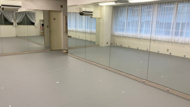 目黒駅徒歩2分‼二面全身鏡の長方形なので、様々な用途にご利用いただける大変使い勝手の良いスタジオですの写真2