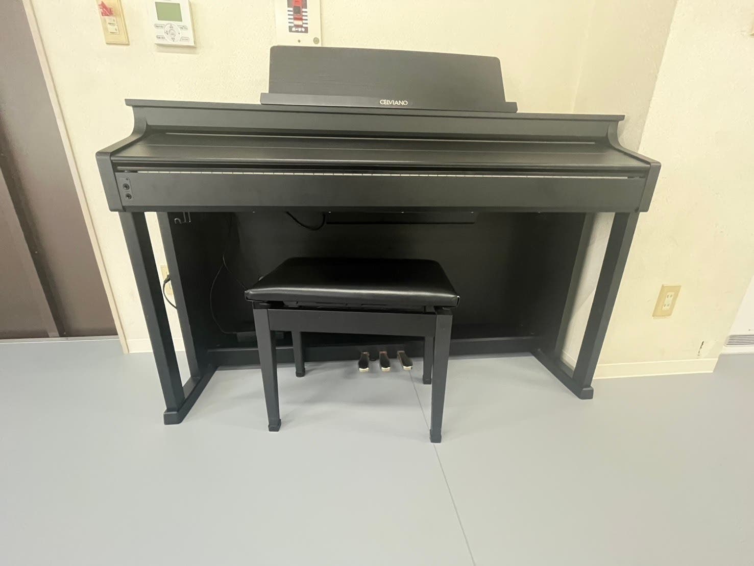 目黒通り沿いバス停より徒歩1分！のダンススタジオの写真3