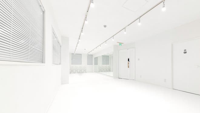 ✨OPEN記念価格✨青葉通一番町駅4分、仙台駅10分☆仙台唯一のオールホワイトなダンススタジオ!ダンスが上達するスタジオ💃の写真1