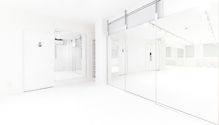 ✨OPEN記念価格✨青葉通一番町駅4分、仙台駅10分☆仙台唯一のオールホワイトなダンススタジオ！ダンスが上達するスタジオ💃の写真8