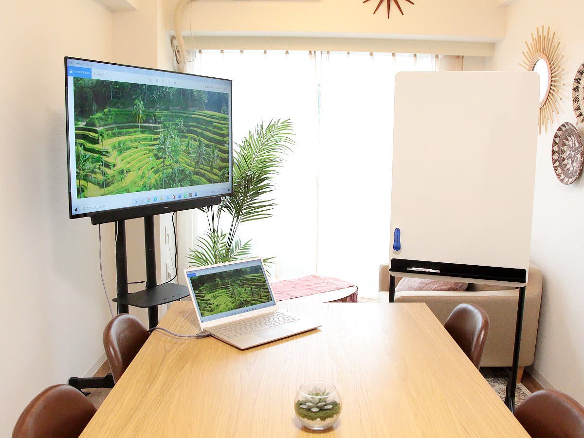 駅徒歩2分🌟清潔でオシャレ、📺50型TVモニター、📶無料Wi-Fi、少人数ワーク、📸撮影に最適【R-BASE高田馬場】の写真3