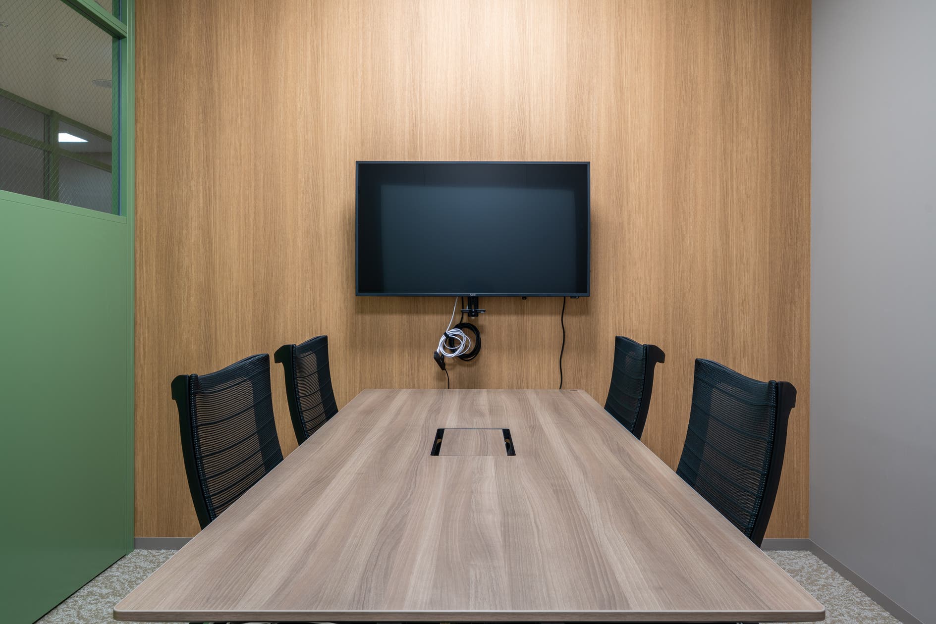 【駅近】モニター・ホワイトボード完備の4名様用【会議室B】 - 虎ノ門アルセアタワーの写真1