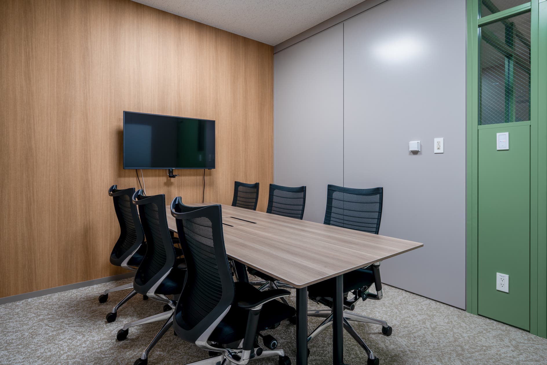 【駅近】モニター・ホワイトボード完備の6名様用【会議室C】 - 虎ノ門アルセアタワーの写真1