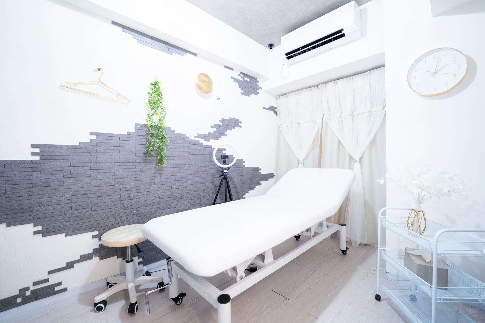 リニューアルOPEN【コスパ新宿No.1】昇降ベッド導入✨閑静な都庁方面の完全個室エステ|マッサージ施術|整体|無料WiFi✨の写真1