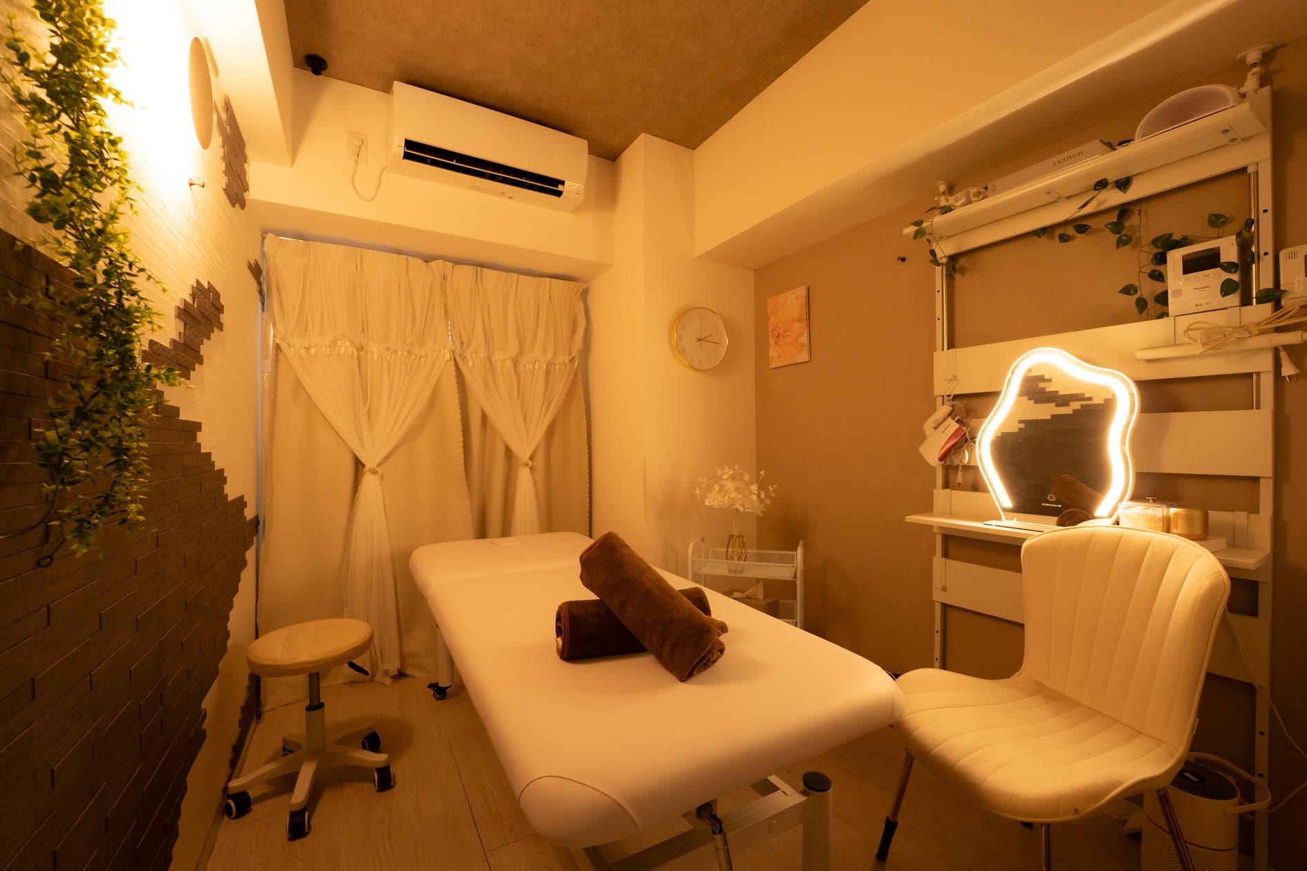 リニューアルOPEN【コスパ新宿No.1】昇降ベッド導入✨閑静な都庁方面の完全個室エステ|マッサージ施術|整体|無料WiFi✨の写真2