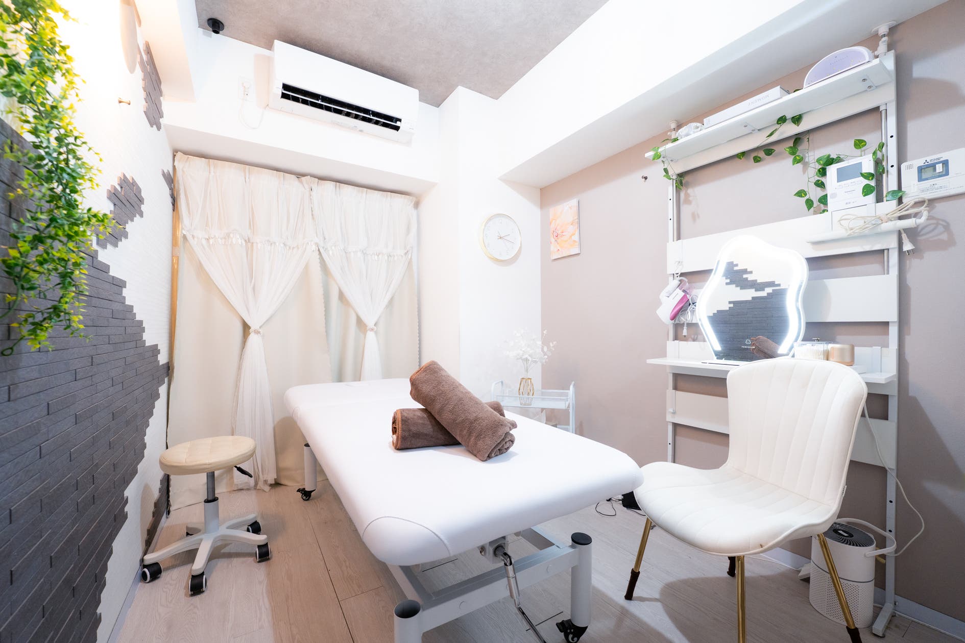 リニューアルOPEN【コスパ新宿No.1】昇降ベッド導入✨閑静な都庁方面の完全個室エステ|マッサージ施術|整体|無料WiFi✨の写真5