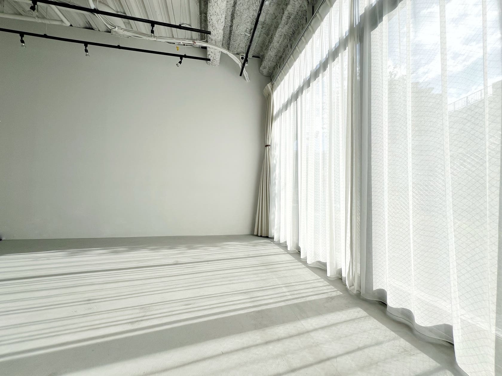 [自然光◎][南側全窓][ヴィンテージ家具][天井高3.2m][路面1F]多目的な用途に最適なスペース。の写真8