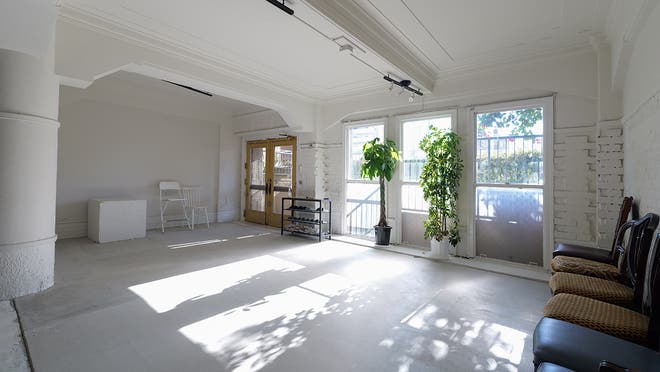 長期イベント、ペット撮影も要相談!海近くのエリアに佇むレトロビルの1F。の写真2