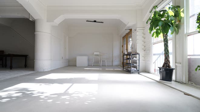 長期イベント、ペット撮影も要相談!海近くのエリアに佇むレトロビルの1F。の写真1