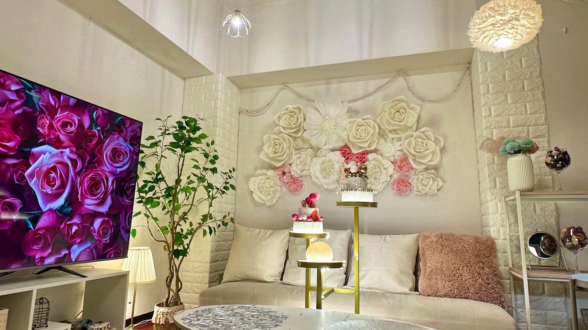 🌹心斎橋なんば徒歩圏！大型65インチ📺デート・女子会・飲み会・推し活・生誕祭・映画鑑賞会など全部叶う映えレンタルスペース🌹の写真5