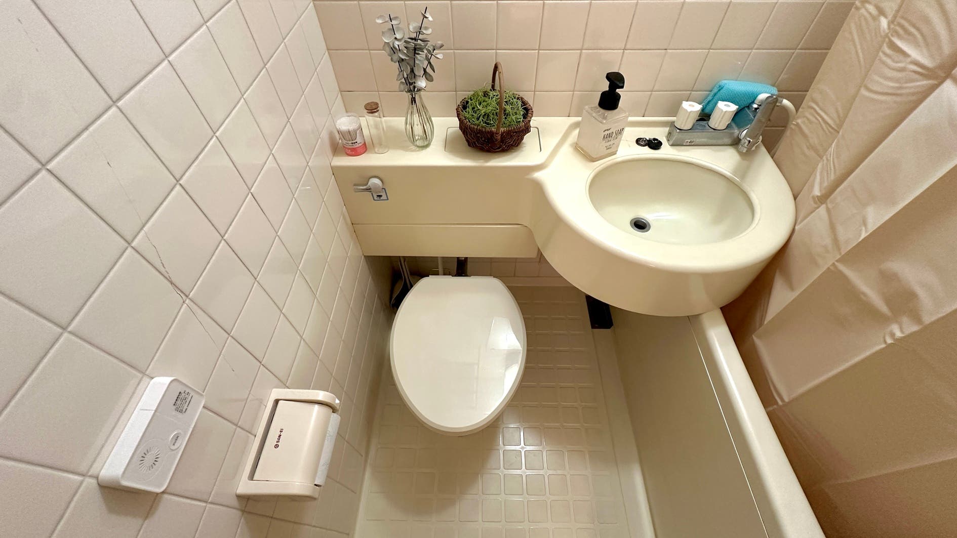 🌹心斎橋なんば徒歩圏！大型65インチ📺デート・女子会・飲み会・推し活・生誕祭・映画鑑賞会など全部叶う映えレンタルスペース🌹の写真25