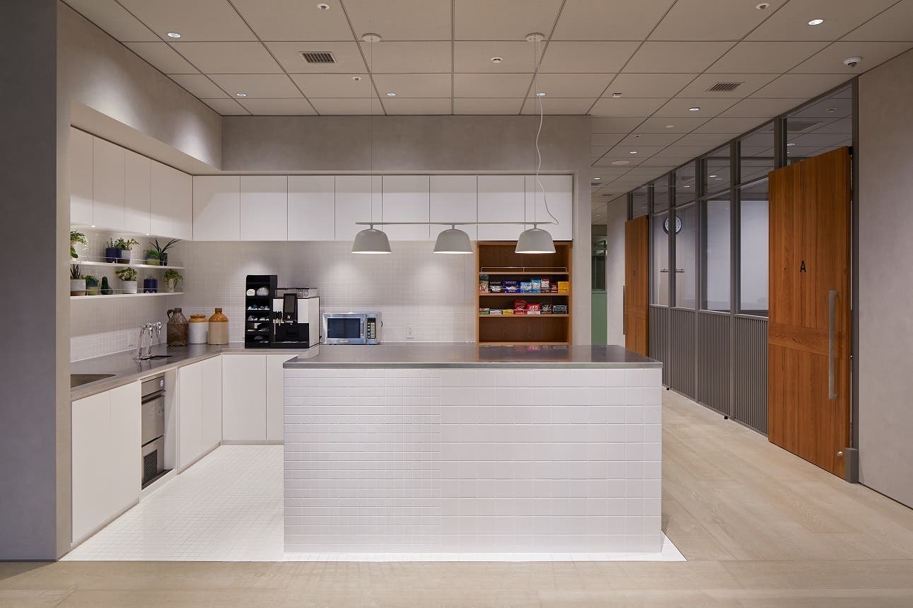 日本橋駅から地下直結！【会議室A】モニター付き6名様用会議室の写真3