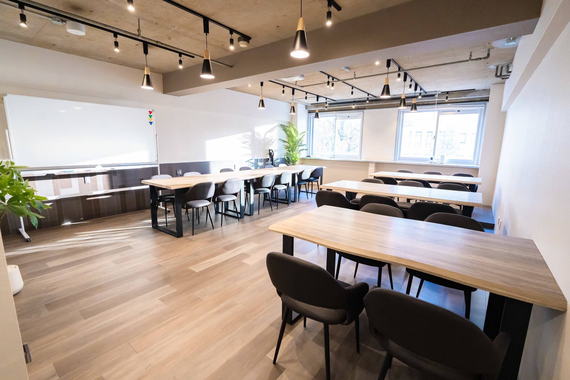 🌟久屋大通・丸の内エリアにあるオシャレな会議室🌟　会議からオフ会まで多目的に利用可能🎯の写真1