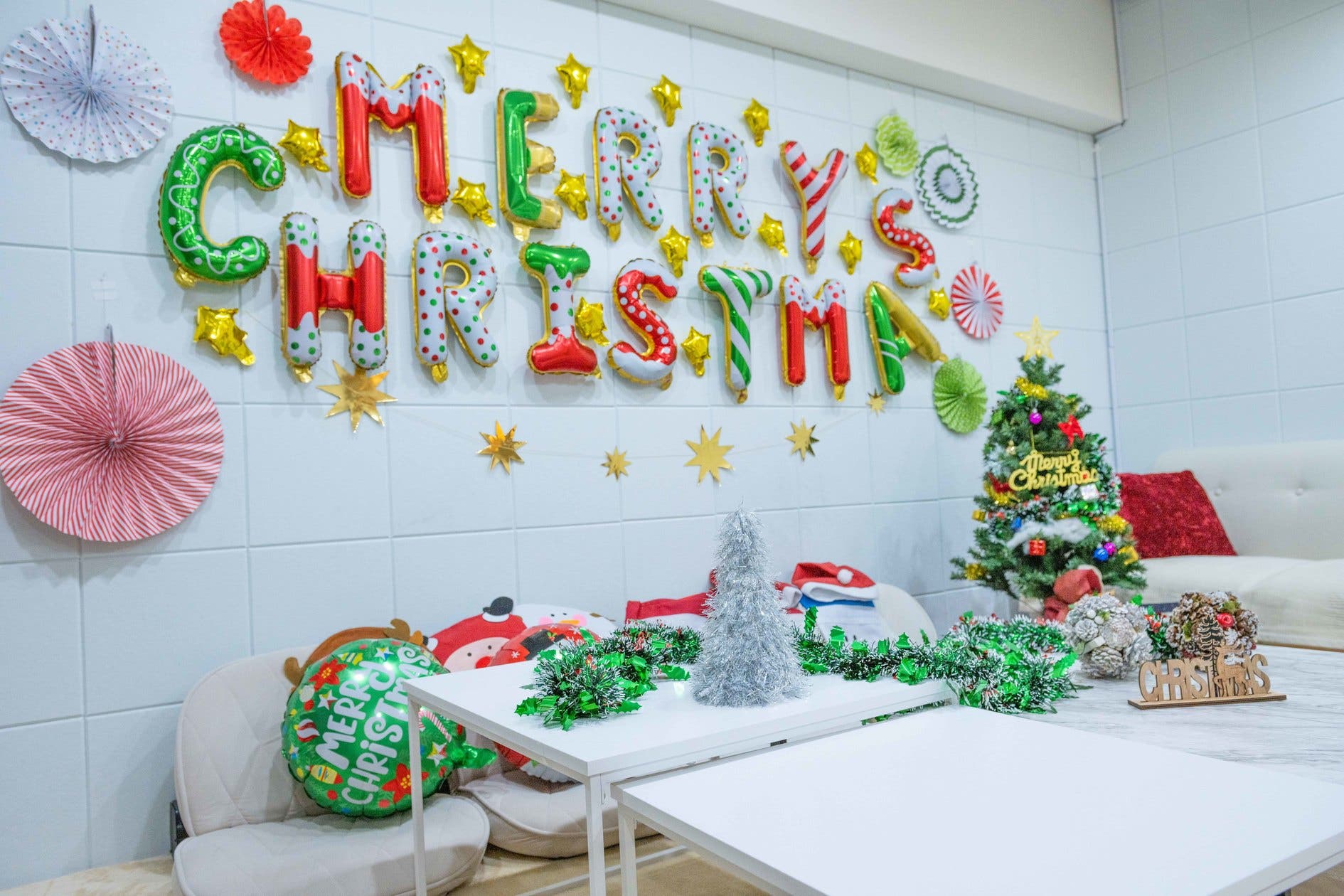 【超特大】【クリスマス飾付中】75㌅TV・100㌅プロジェクター✨名古屋伏見駅徒歩6分✨24時間営業の写真2