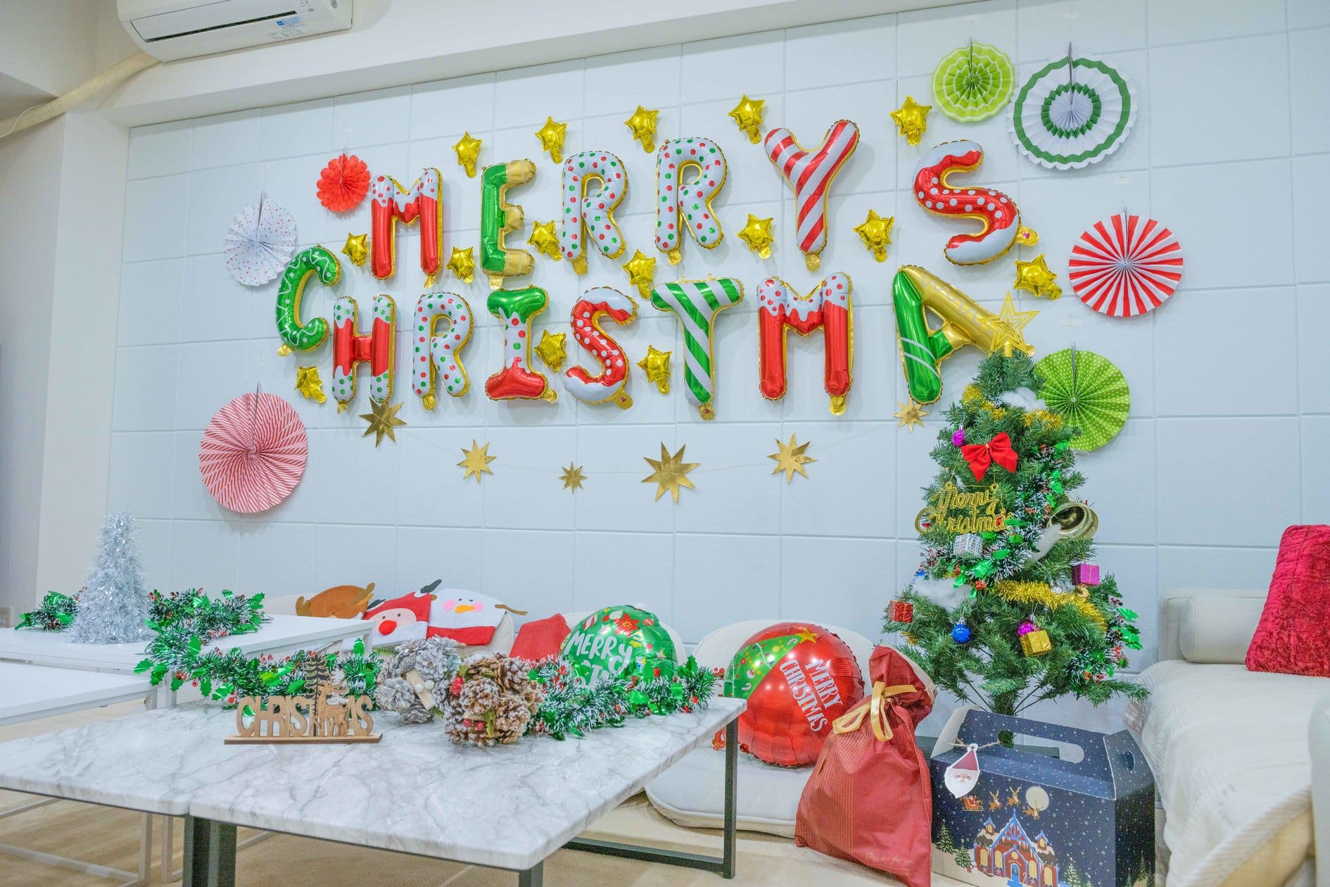 【超特大】【クリスマス飾付中】75㌅TV・100㌅プロジェクター✨名古屋伏見駅徒歩6分✨24時間営業の写真3