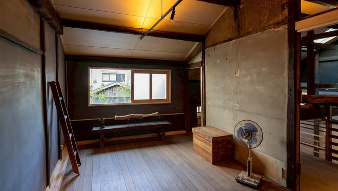 築200年の古民家をリノベーションした複合施設の屋根裏の写真1