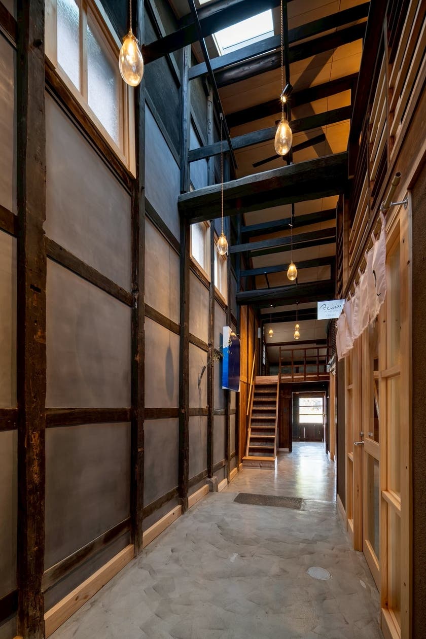 築200年の古民家をリノベーションした複合施設の屋根裏の写真3