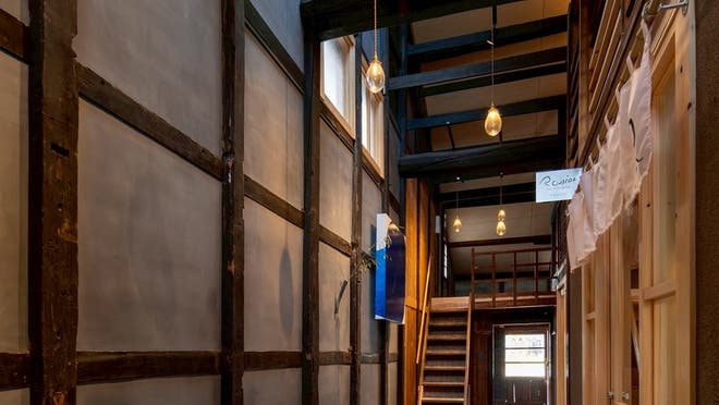 築200年の古民家をリノベーションした複合施設の屋根裏の写真3