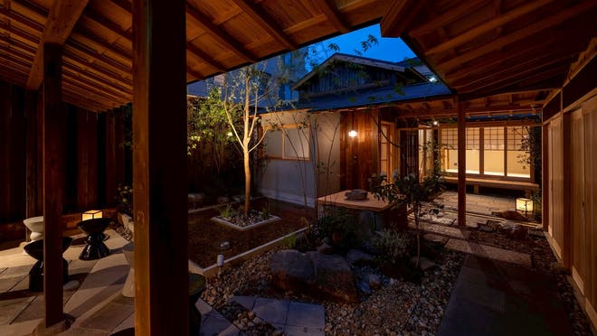 築200年の古民家をリノベーションした複合施設の屋根裏の写真4