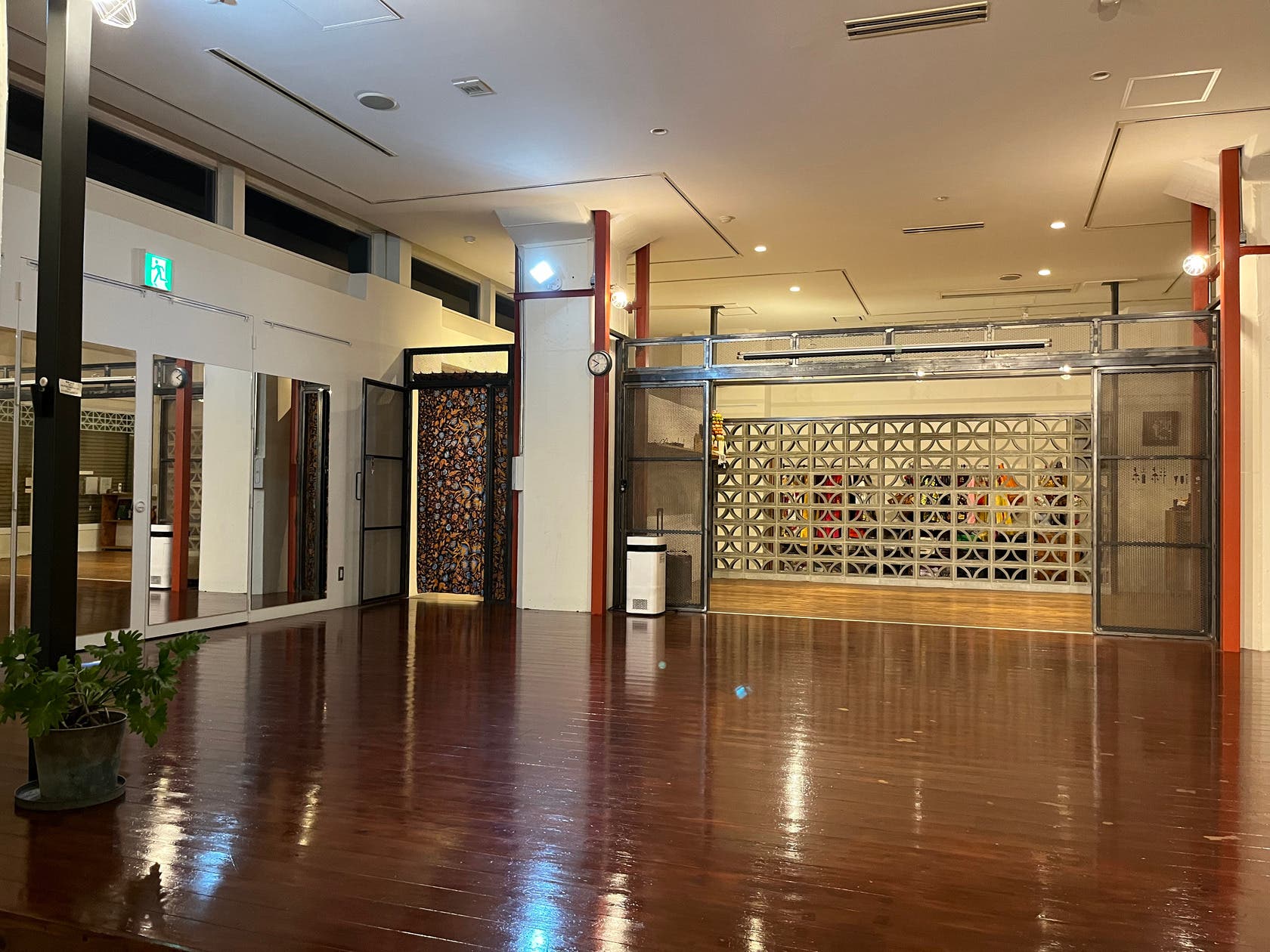 地下鉄鶴舞駅徒歩５分。スタイリッシュとリーズナブルが共存するスタジオ。66㎡の広々空間の写真2