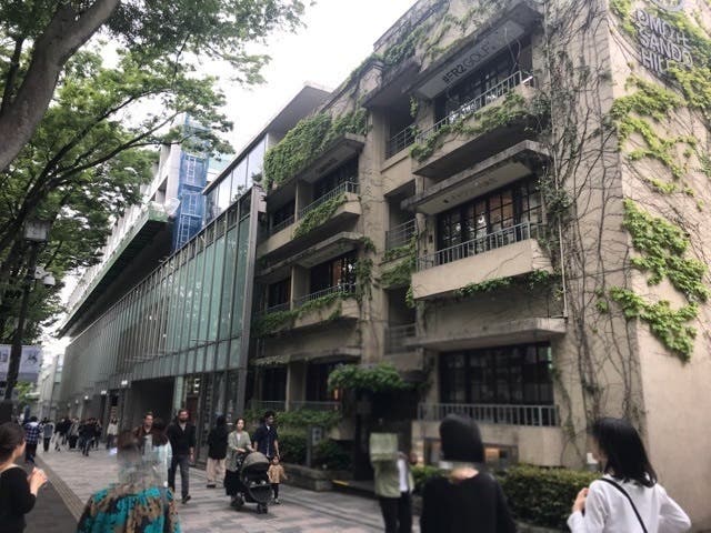 表参道ヒルズ内31㎡【試着室・天吊ハンガーパイプ有】展示会/ポップアップ/イベント対応。白基調&窓2面の並木道に面する開放的空間の写真29