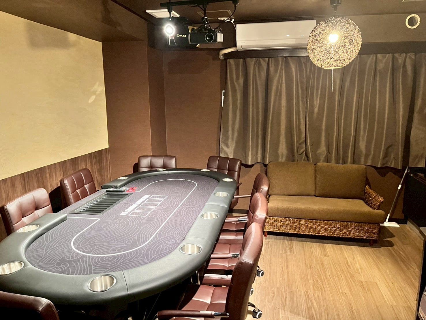 【FAMILYPOT 目黒店】駅徒歩1分 ポーカーテーブル カラオケ ボードゲームの写真2