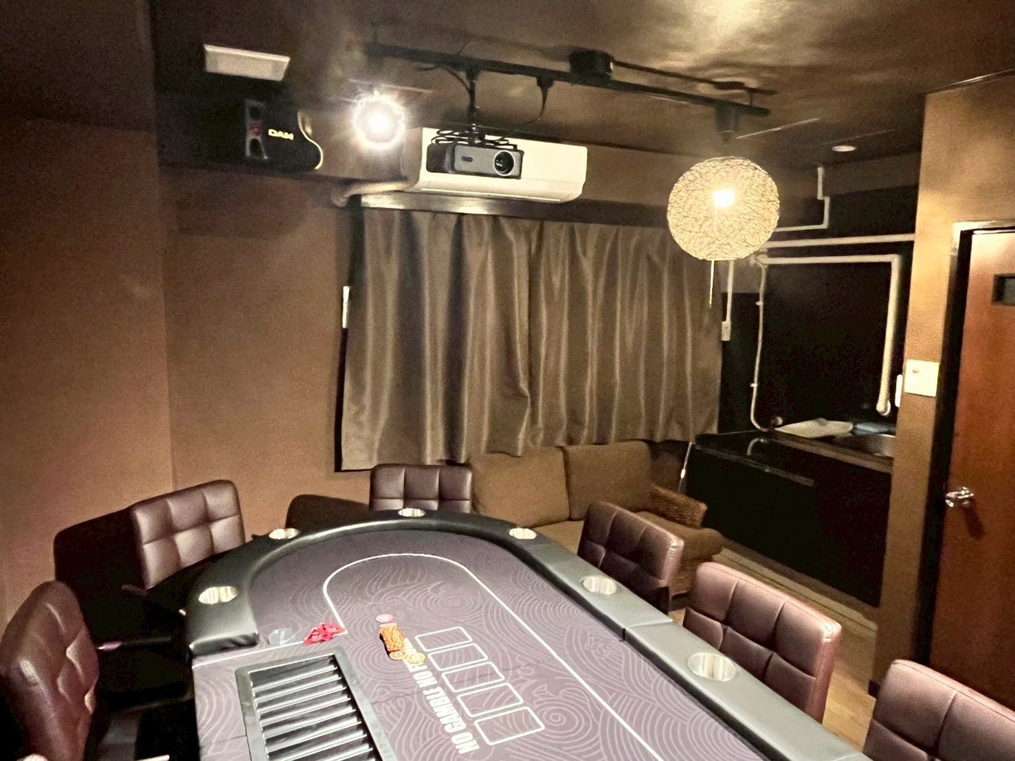 【FAMILYPOT 目黒店】駅徒歩1分 ポーカーテーブル カラオケ ボードゲームの写真3