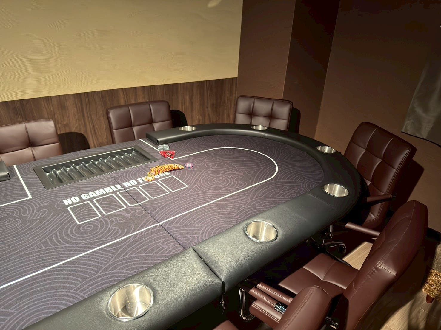 【FAMILYPOT 目黒店】駅徒歩1分 ポーカーテーブル カラオケ ボードゲームの写真4