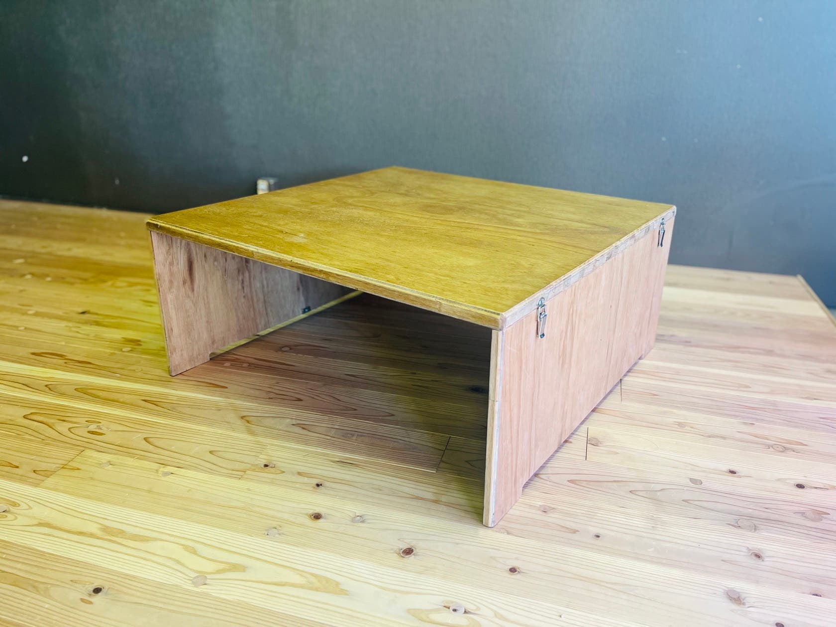 杉無垢床×ミニキッチンの自由な空間の写真5