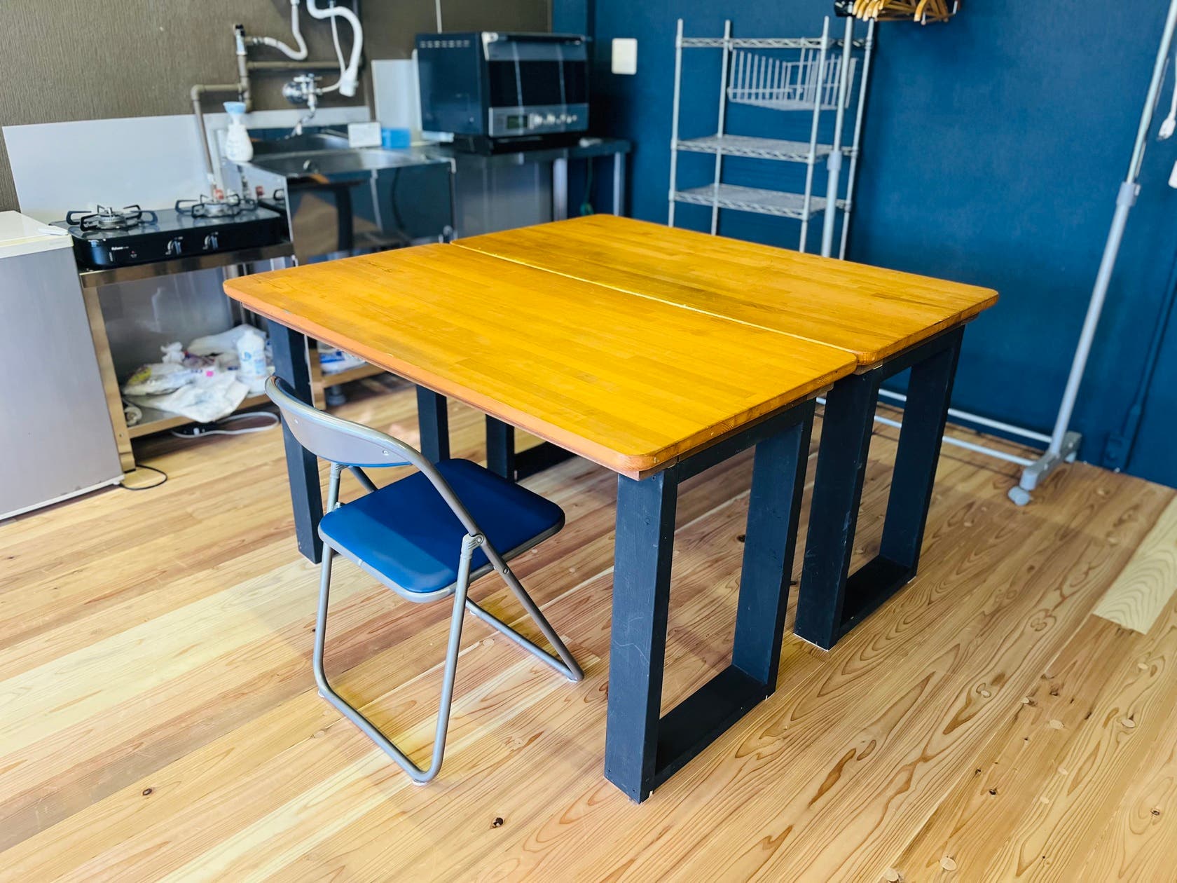 杉無垢床×ミニキッチンの自由な空間の写真6