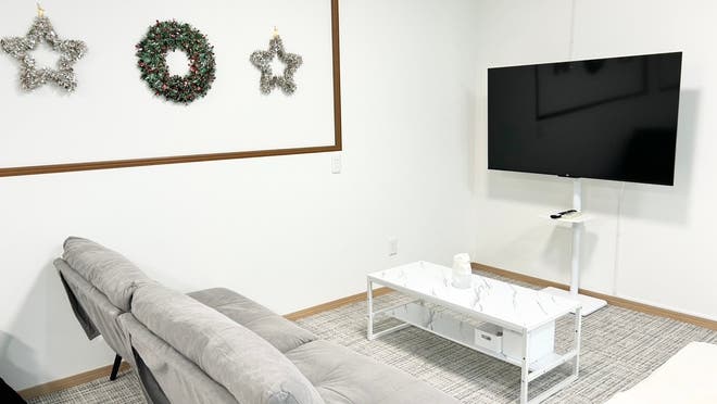 【35m²のティファニー風ルーム👗】女子会/ママ会/子連れOK/撮影会/プロジェクター/Wi-Fi/Netflixの写真4