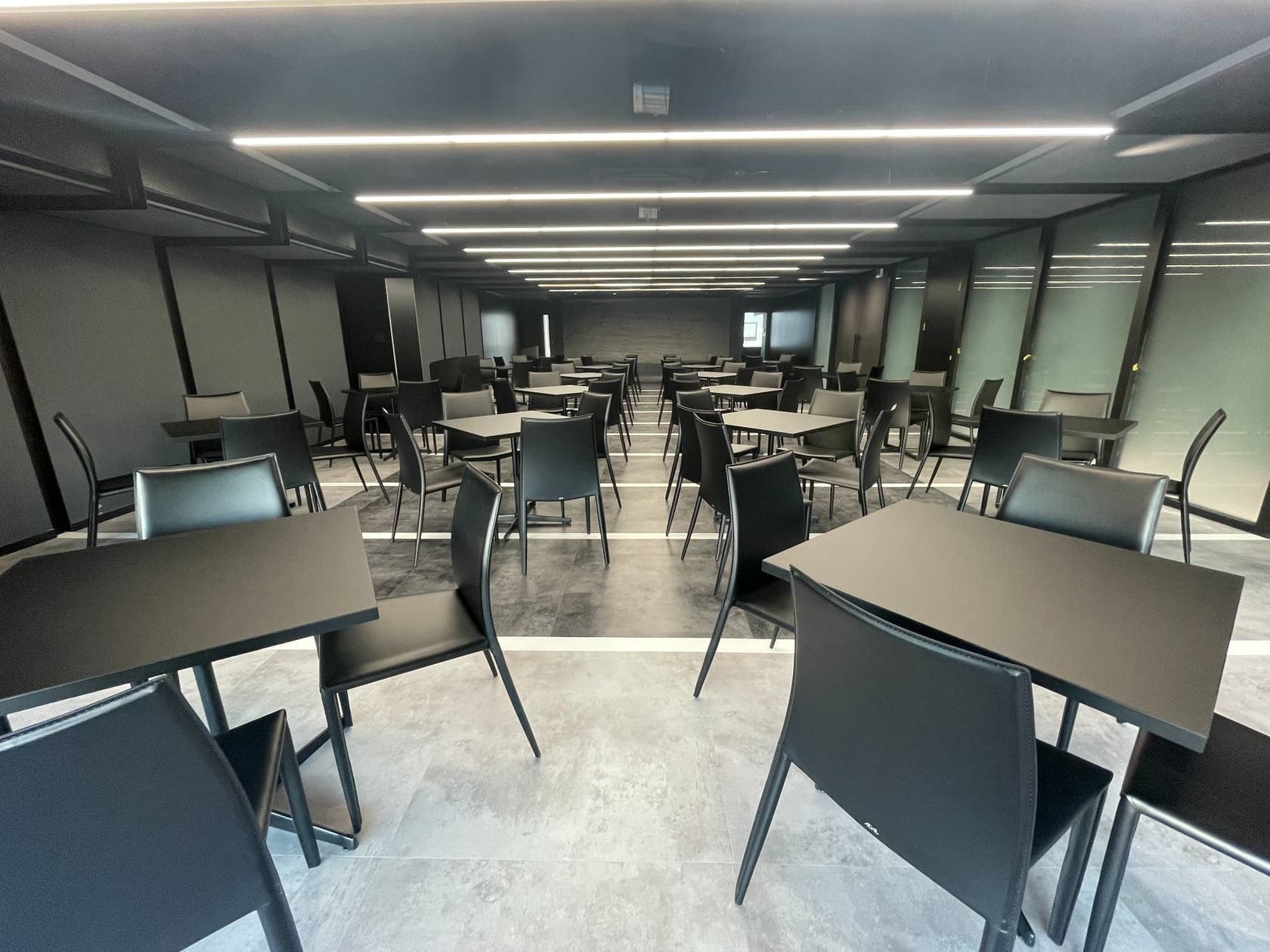 グレパ新橋8F【新橋駅 徒歩1分】パーティ イベント 撮影 ♥控室あり！ 飲食 OK 無料WiFi 駅近★の写真1