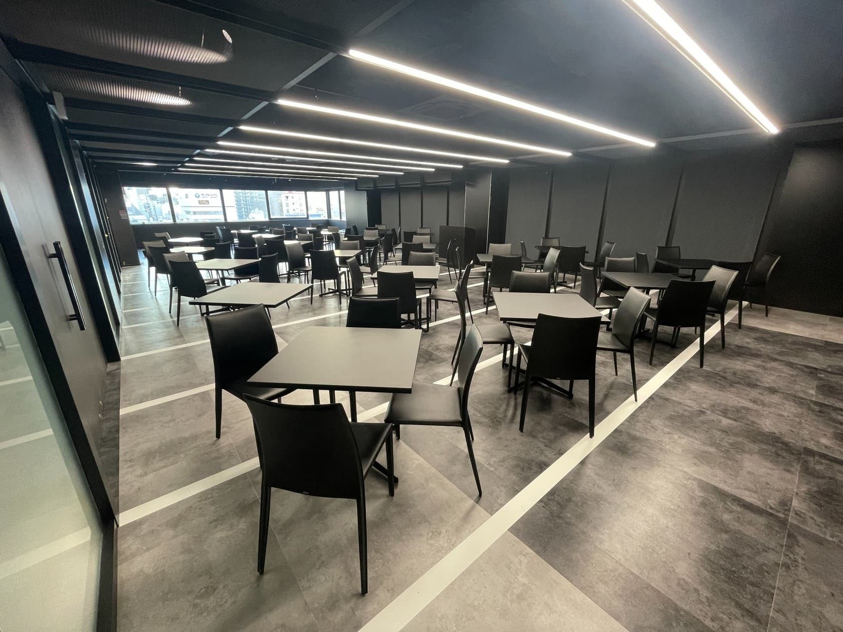 グレパ新橋8F【新橋駅 徒歩1分】パーティ イベント 撮影 ♥控室あり！ 飲食 OK 無料WiFi 駅近★の写真2