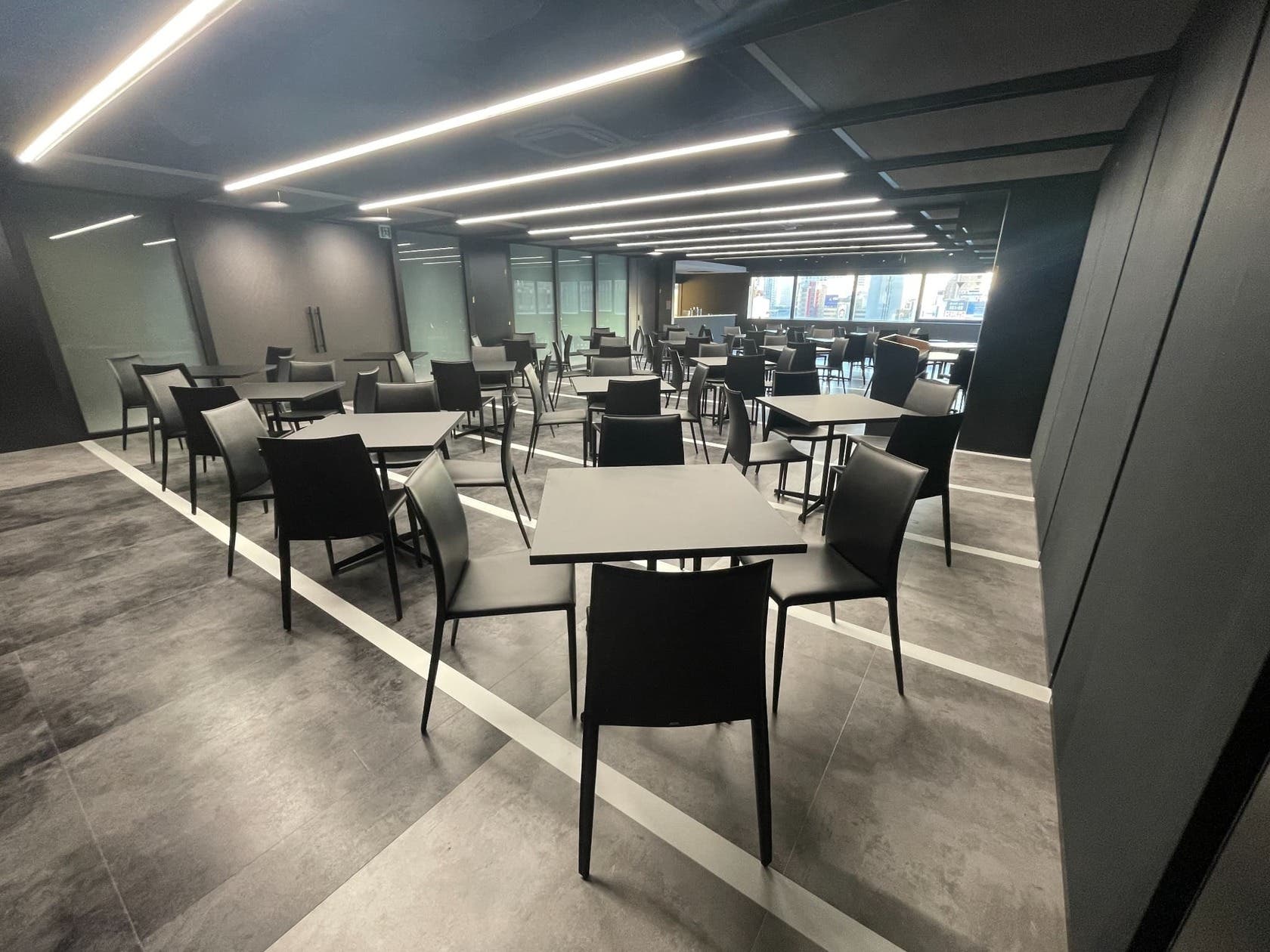 グレパ新橋8F【新橋駅 徒歩1分】パーティ イベント 撮影 ♥控室あり！ 飲食 OK 無料WiFi 駅近★の写真3