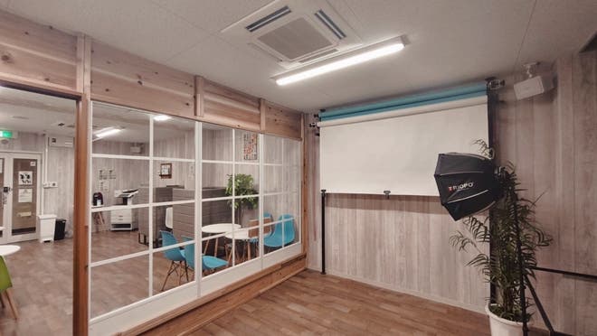 【緑地公園駅徒歩1分、駅前正面ビル】オレンジワーク緑地公園店内 スタジオB/C2部屋占有の写真1