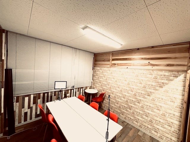 【緑地公園駅徒歩1分、駅前正面ビル】オレンジワーク緑地公園店内 スタジオB/C２部屋占有の写真5