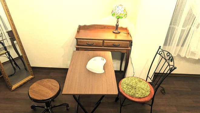 【横浜駅7分】ネイルデスク入荷🌟/ペーパーシーツ無料😊/完全個室/1階/手動昇降ベッド(有孔)/室内トイレ付/Rainbowの写真2