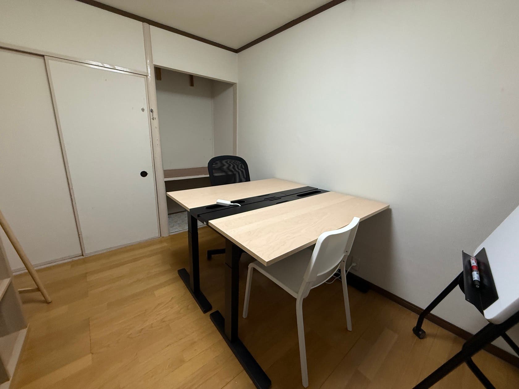 品川駅3分🚶‍♂️しっかり個室で集中👌オンライン会議🧑‍💻打ち合わせ👍シャトープレイス品川・Cコワーキングスペースの写真4