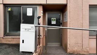 【星ヶ丘のコワーキングスペース】モニター・ホワイトボード付き!!6名会議室の写真4