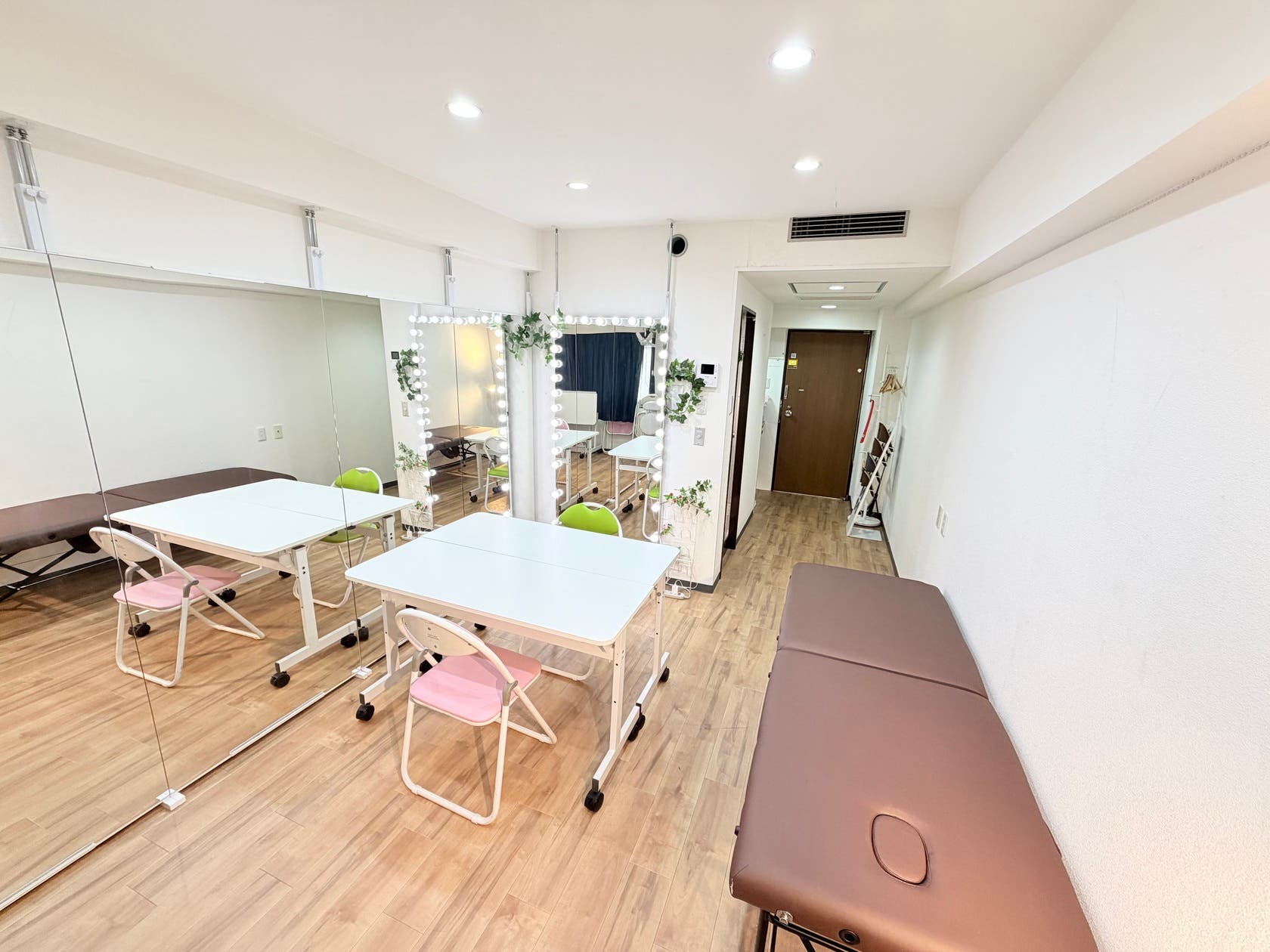 MAHALO:パーソナルカラー診断最適✨撮影用照明2台昼白色明るい壁一面鏡部屋✨:動画撮影:✨骨格診断✨メイクレッスン✨着付けの写真1